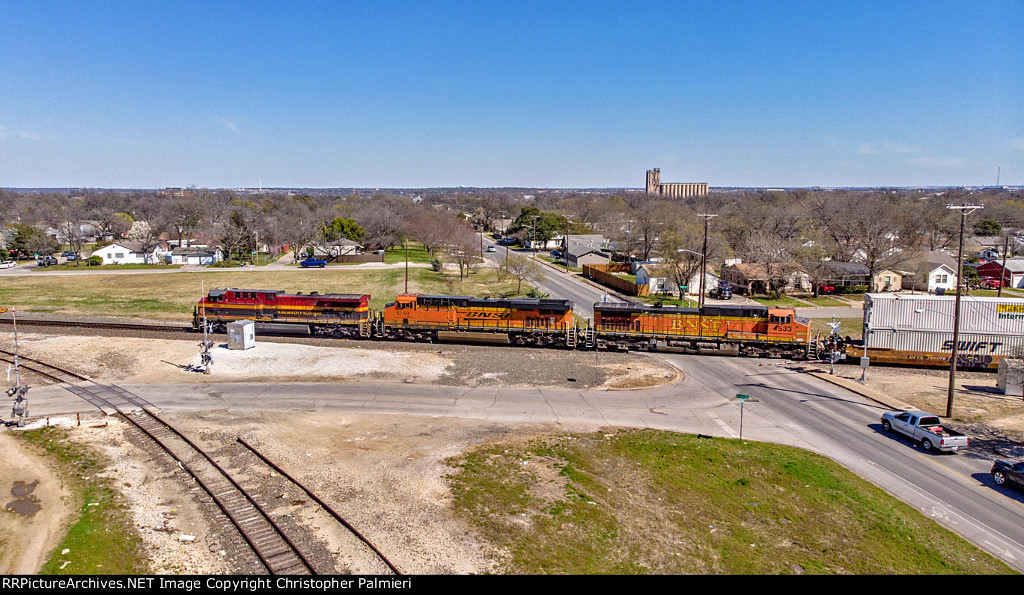 KCS 4594 - BNSF 8149 - BNSF 4533 Lead Q-ROBCHI6-17